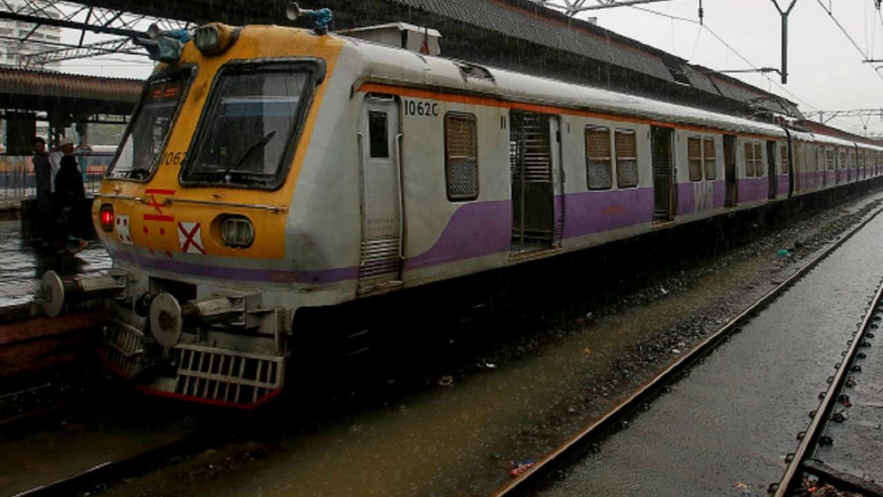 Man dies after being pushed off local train in Mumbai