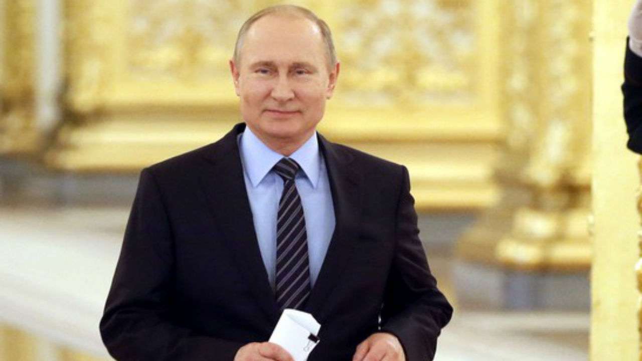 Russias Ruling Party Seeks Vladimir Putins Ultimate Victory At 2018