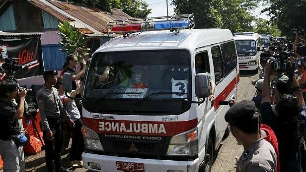 20 dead as bus collides with van in northern Philippines
