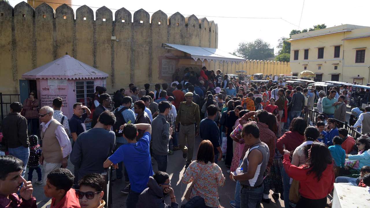 Tourists add to moolah rouge