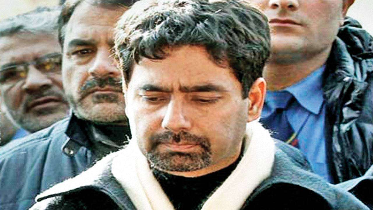 Tassaduq Hussain Mufti errs, swears by dog in oath Tassaduq Hussain Mufti errs, swears by dog in oath
