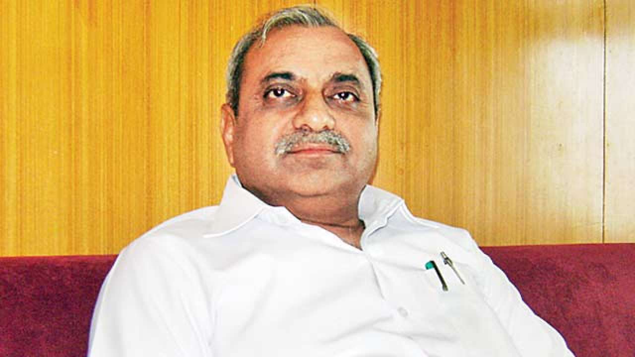 'Sulking' Nitin Patel keeps off office