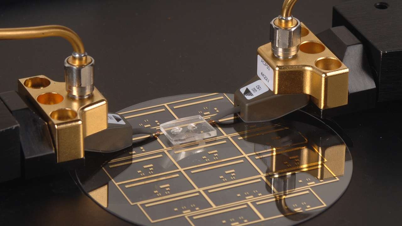 Coin-sized medical labs come closer to reality