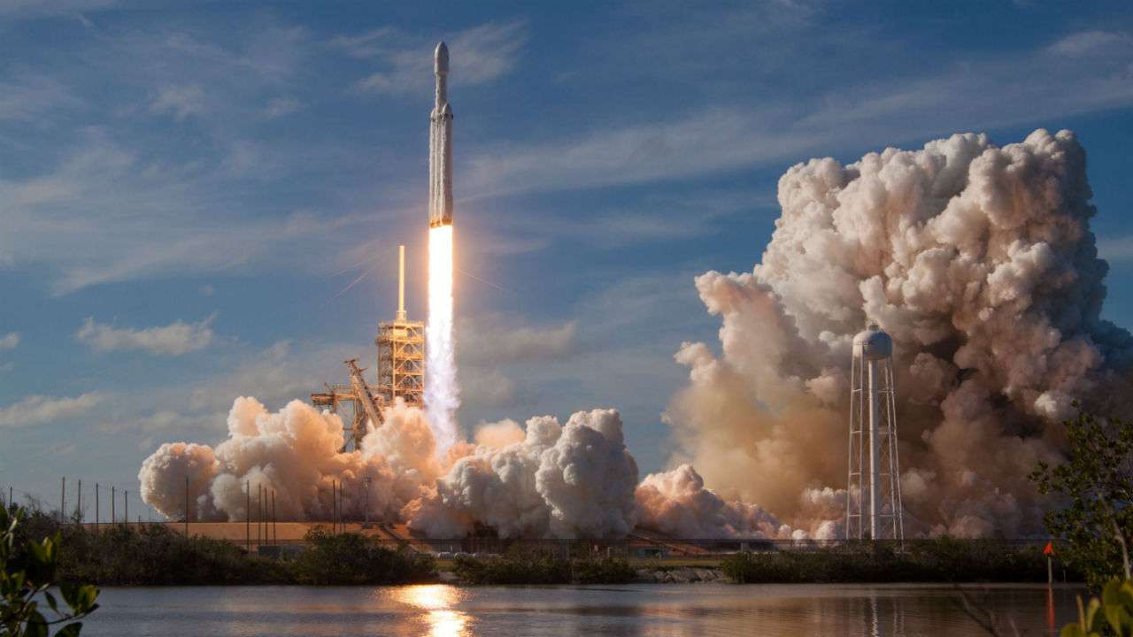 SpaceX's Falcon Heavy | These pictures of world's largest rocket launch ...