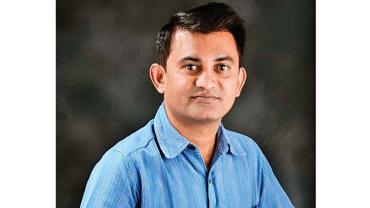 Paresh Dhanani says no to official car, security