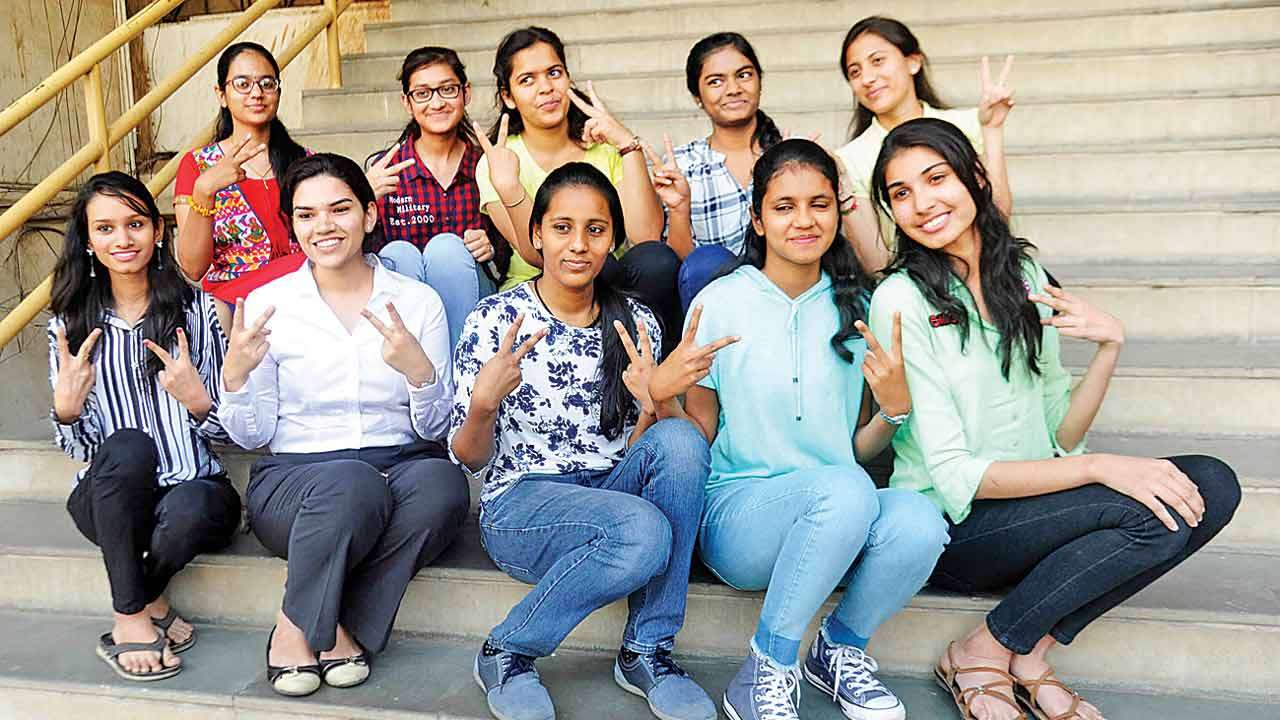 11 from Ahmedabad figure in top 25 in CS exam