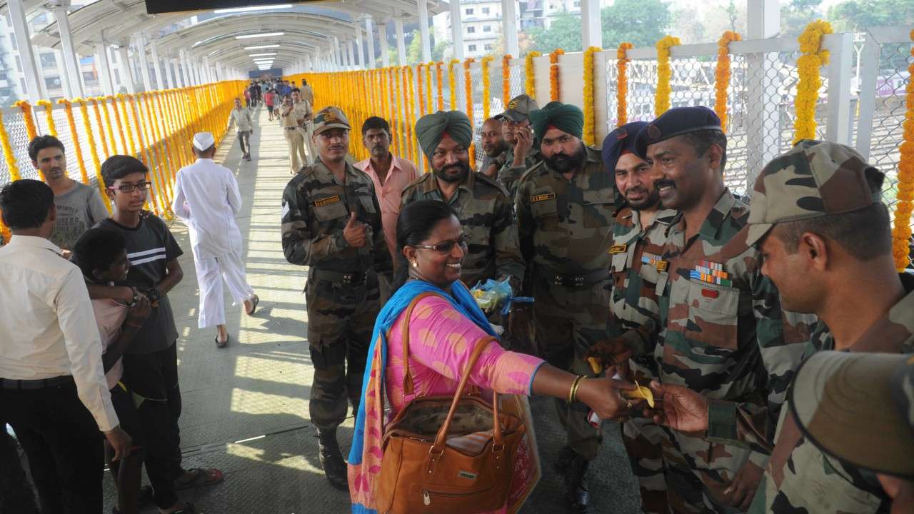 See Pics: Mumbaikars thank Army after inauguration of newly constructed ...