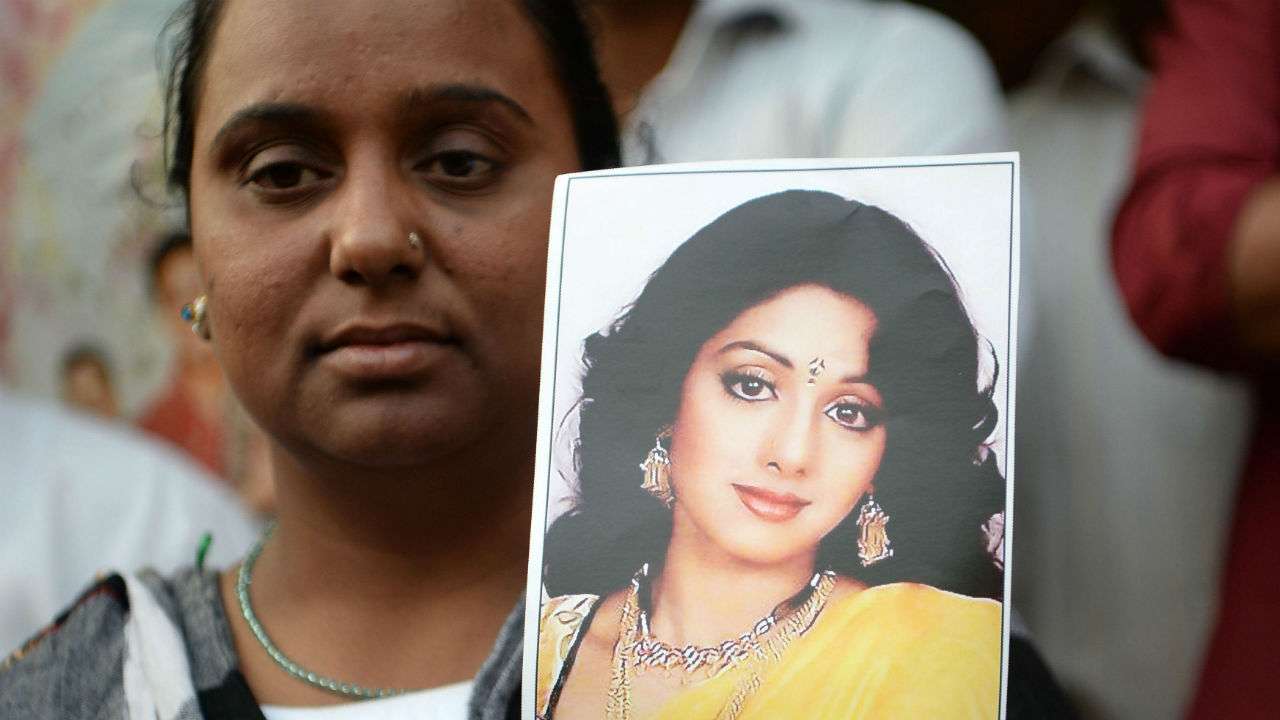 In Pics: Thousands of fans gather to catch last glimpse of superstar ...