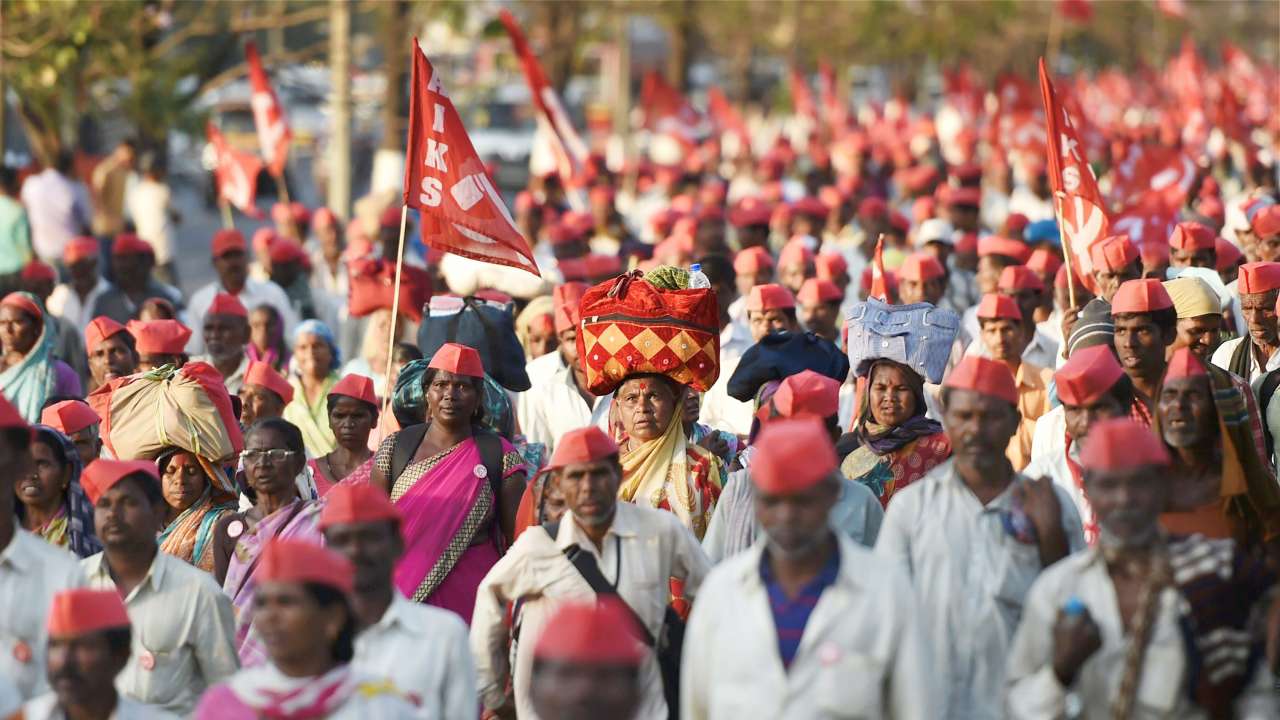 In Pics: Farmers march from Nashik to Mumbai to meet state officials