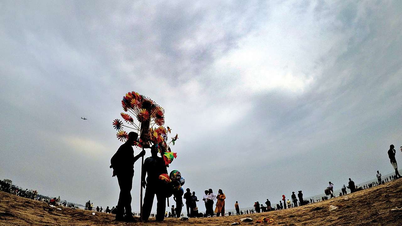 Drizzle brings relief, Mumbai to remain cloud-cast till Friday
