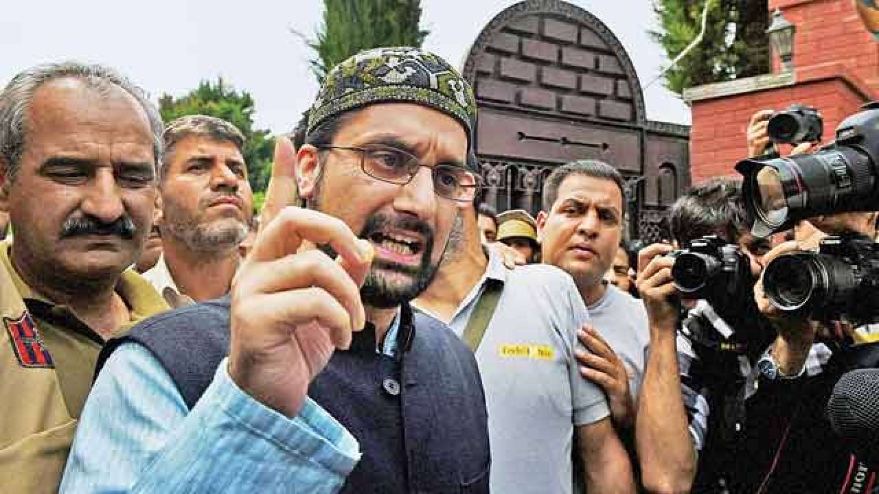 Up to govt to withdraw my security cover: Mirwaiz Umar Farooq