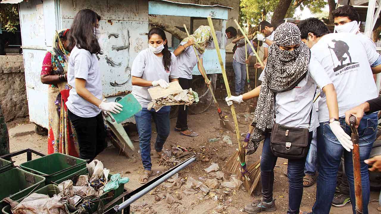 Gujarat society charges Rs 100 from vendors to keep clean