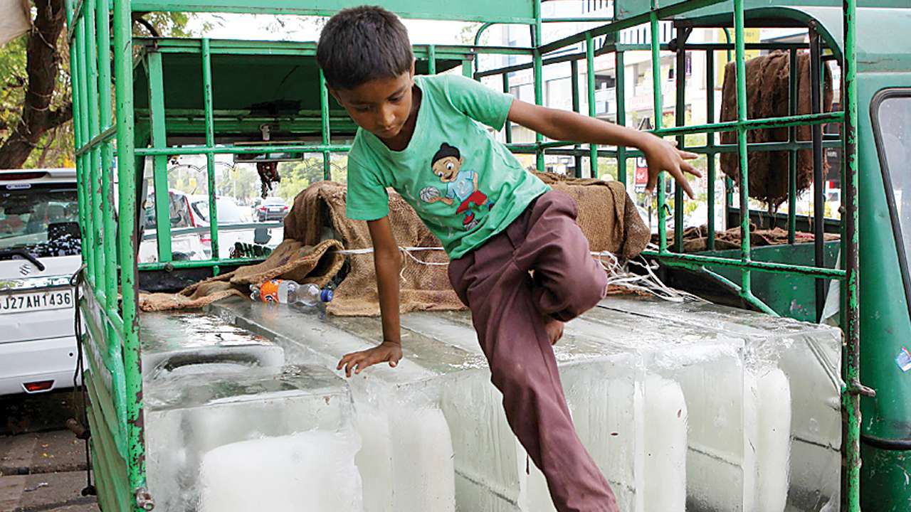 New FDA guideline requires non-edible ice to be marked blue