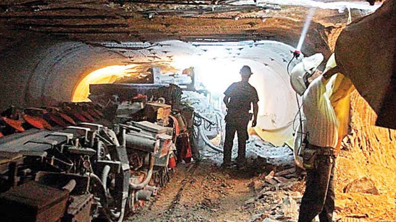 IIP growth in Feb drops to 7.1%, CPI eases to 4.28%