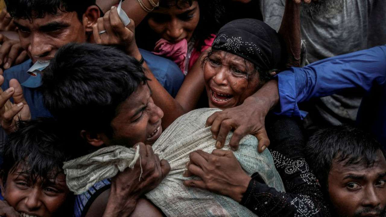 Violence against Rohingya exposed in 'shocking photos'