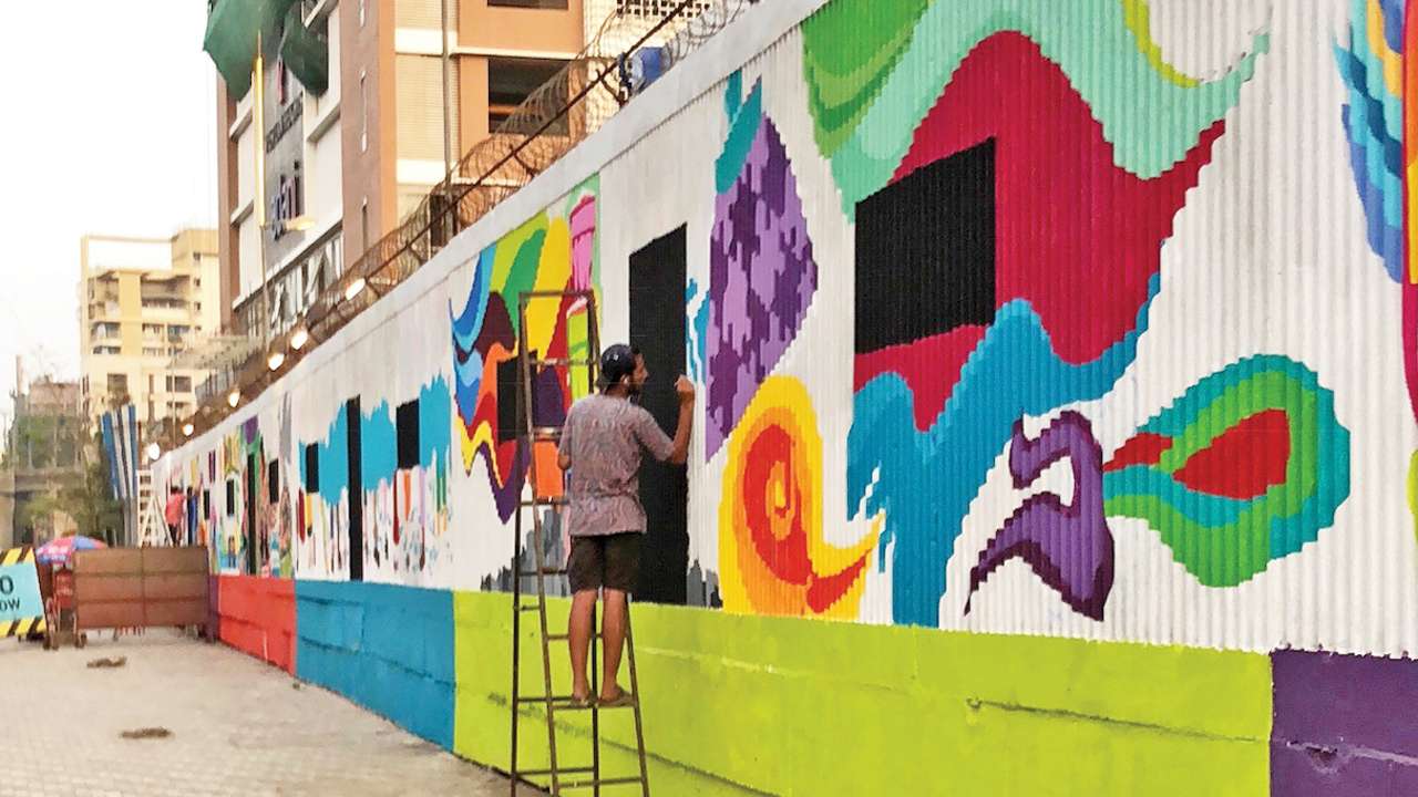 3,000 Mumbaikars paint 'Majhi Metro' mural in Andheri