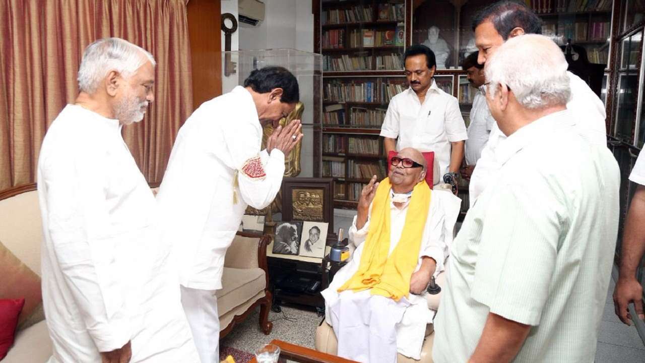 Telangana CM KC Rao meets Karunanidhi, holds talks with DMK working ...