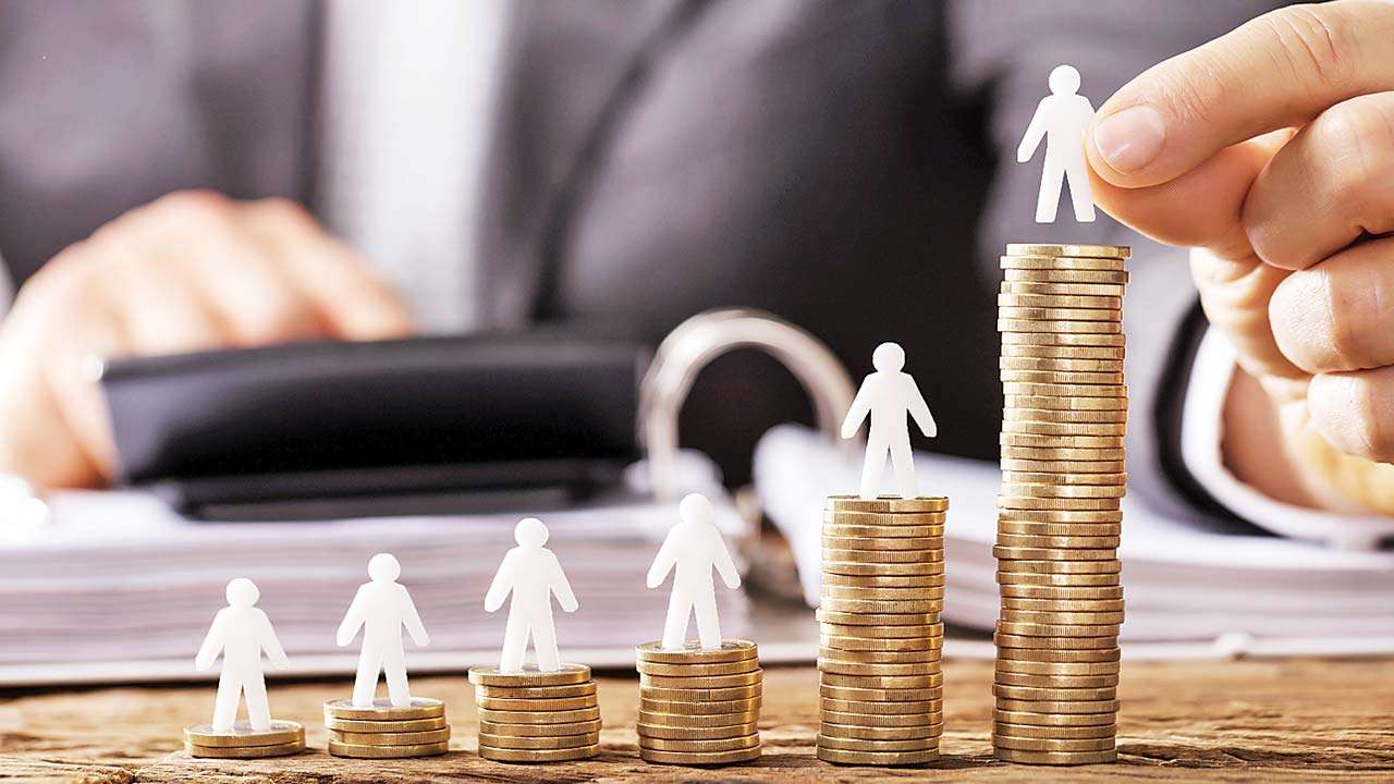 What sets a successful and rich people apart?