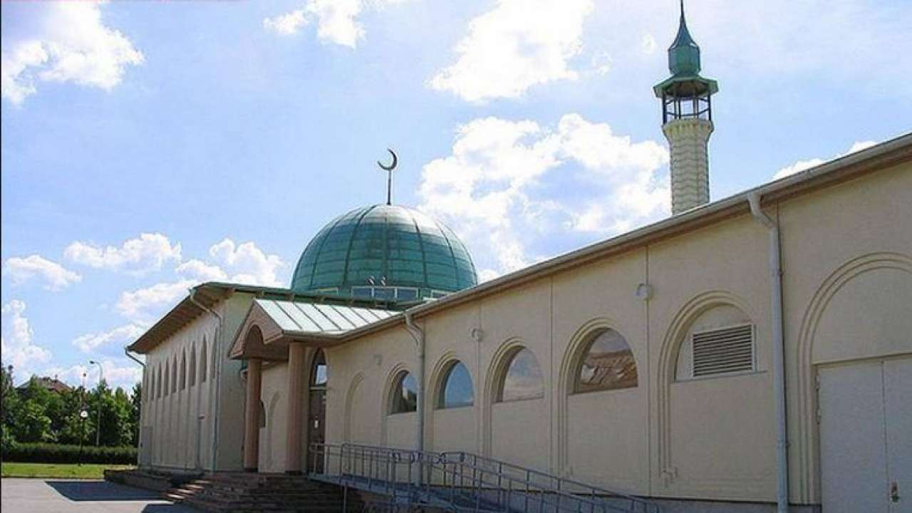 Swedish police allow mosque to call for prayer in controversial move