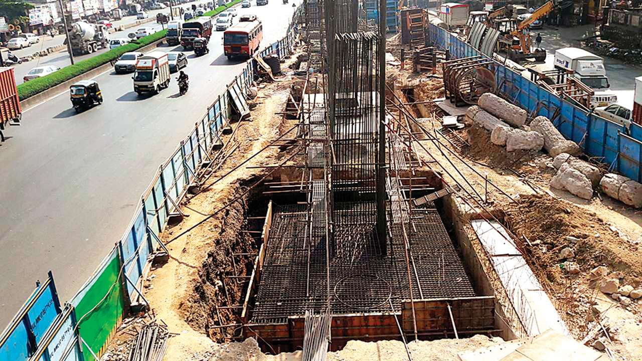 Traffic woes loom large as Mumbai-Thane Metro barricading to start next ...