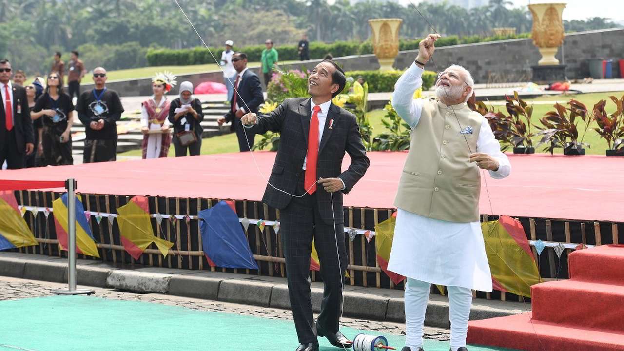 Watch: PM Modi and Indonesian President Joko Widodo fly kites