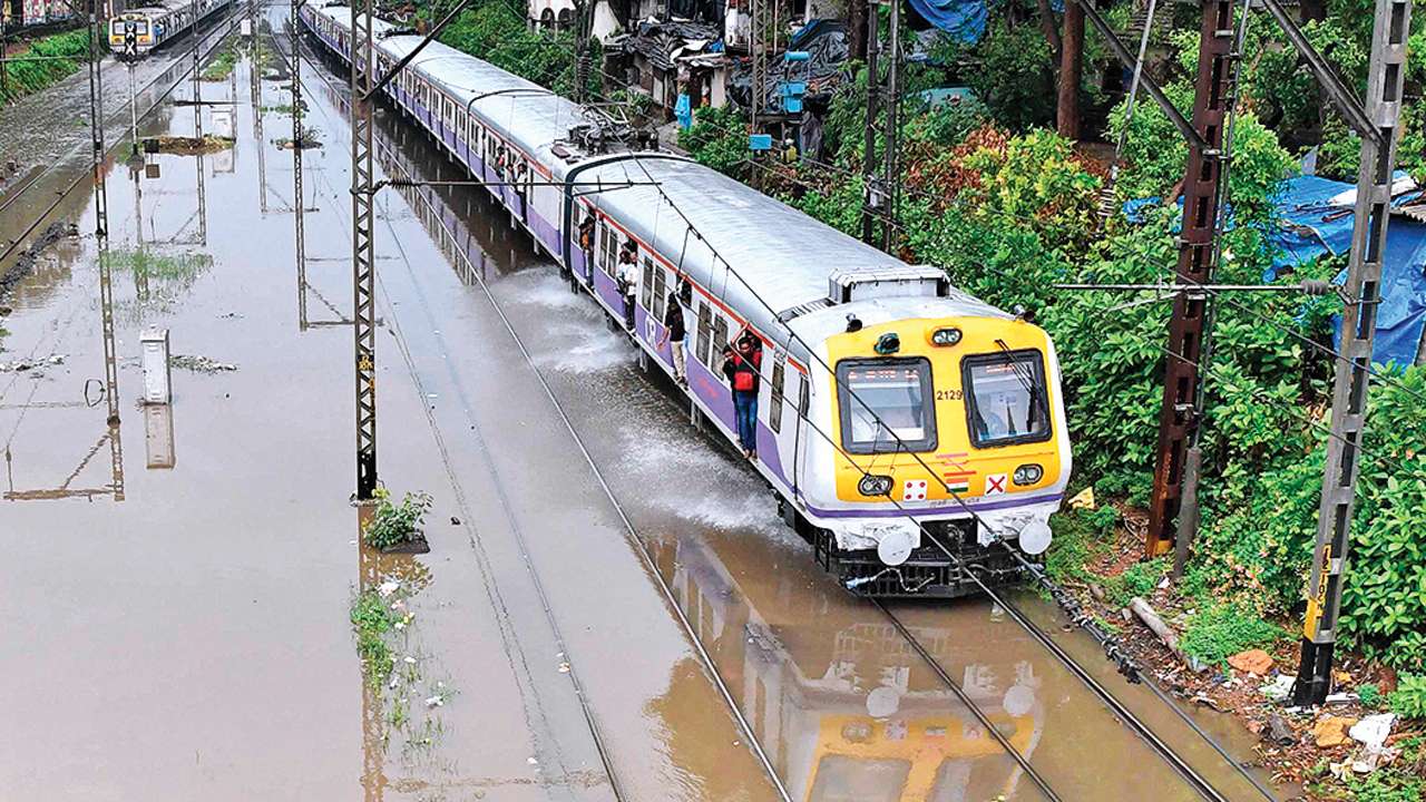 Mumbai: Central Railway runs late by a few mins till noon