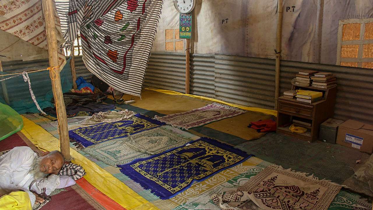Eid-ul-Fitr 2018: Quiet celebrations for Rohingya refugees after fire ...