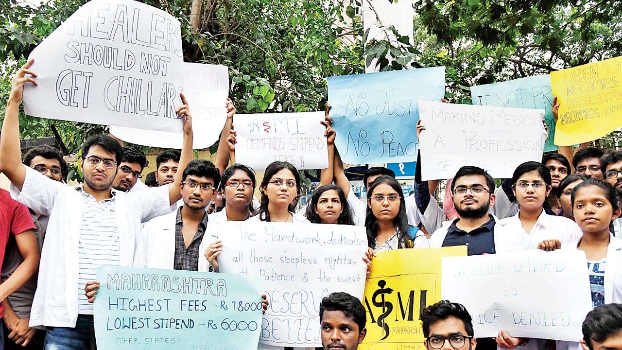 Medicos to end strike on Tuesday if finance minister Sudhir Mungantiwar ...