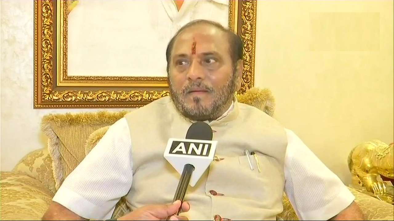 Plastic ban comes in to effect in Maharasthra: State environment ...