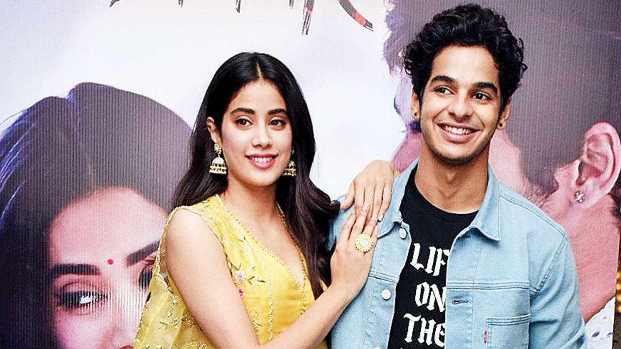 How Ishaan Khatter protected Janhvi Kapoor from a fan post Dhadak ...