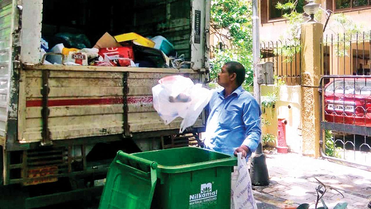 Now, pick-up vans at your doorstep to collect plastic in South Mumbai