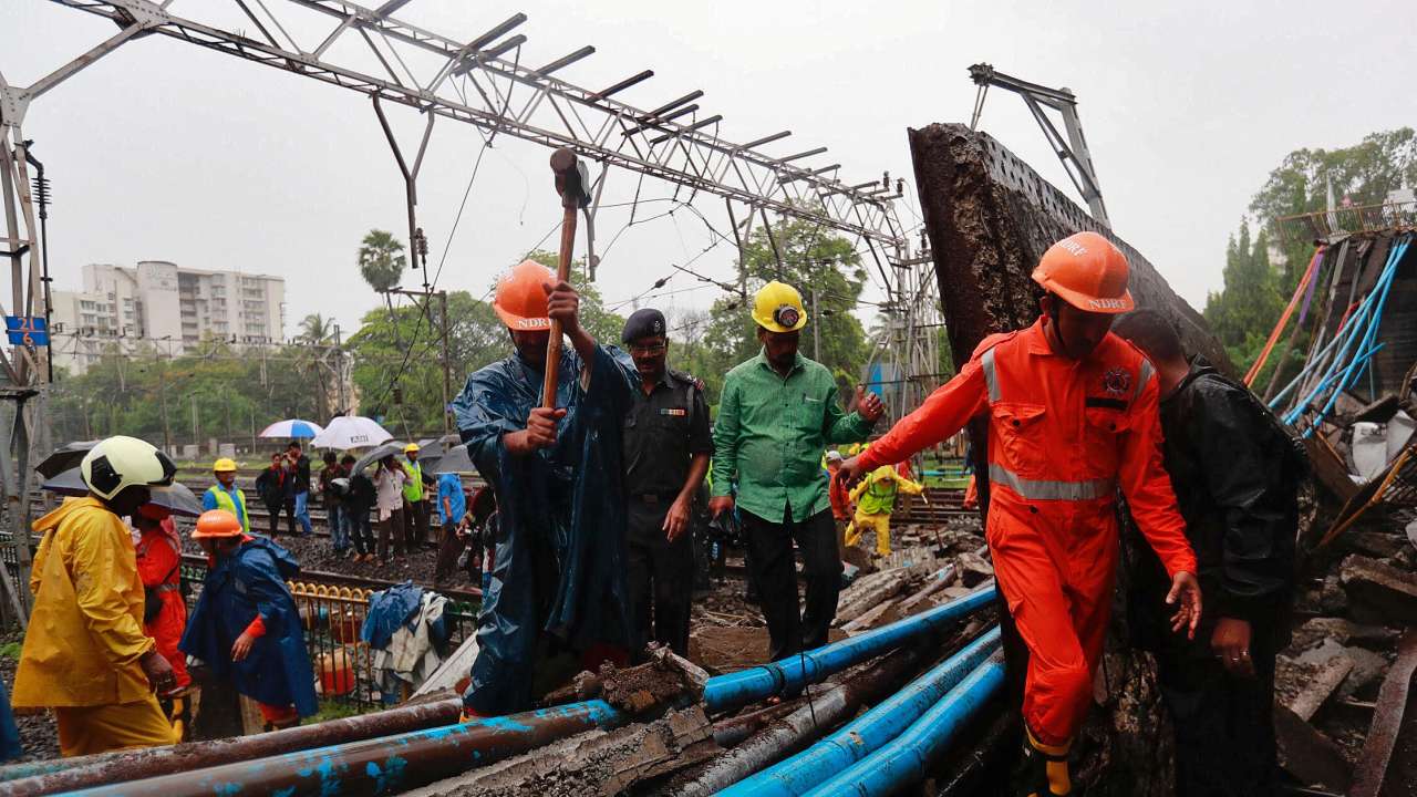Mumbai rains: 5 injured, 2 critical as part of bridge collapses in ...