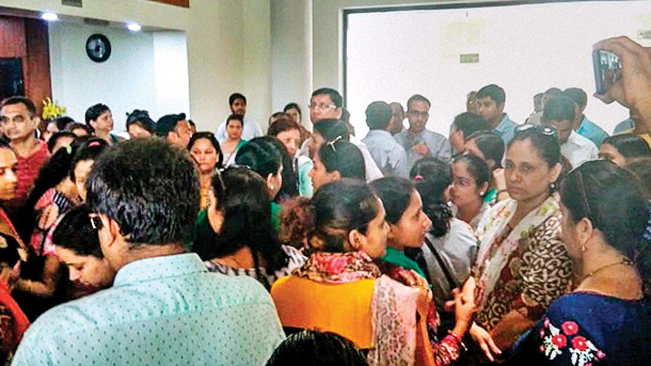 Greater Noida: Angry parents protest against school admin