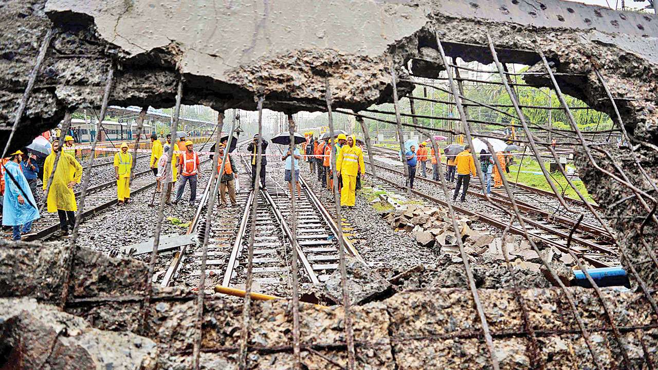 Railways to submit report on Andheri bridge collapse today