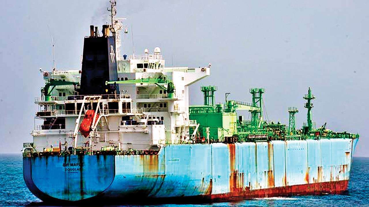 uk-firm-pays-rs-168-crore-for-chennai-oil-spill