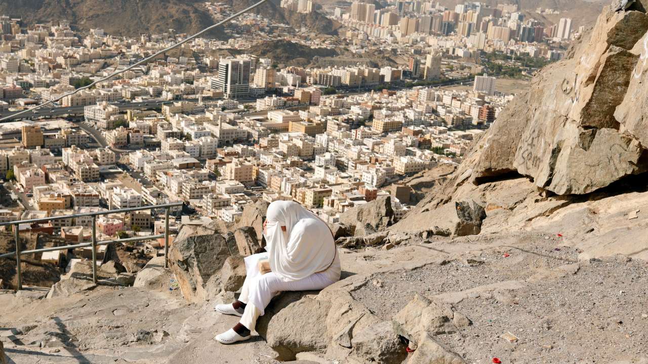 Over 20 lakh pilgrims begin annual Haj pilgrimage in Mecca
