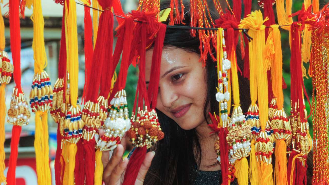 Raksha Bandhan 2018: Top Facebook and Whatsapp messages to send your ...