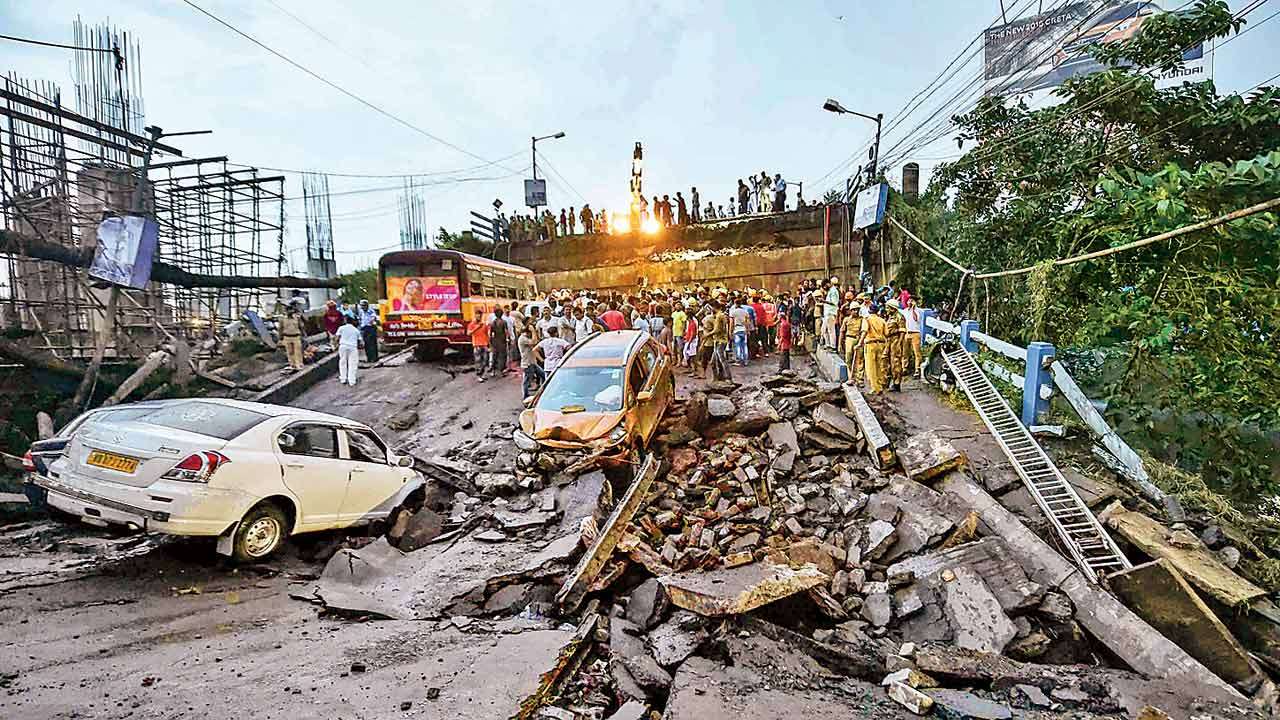 One dead in Kolkata bridge collapse