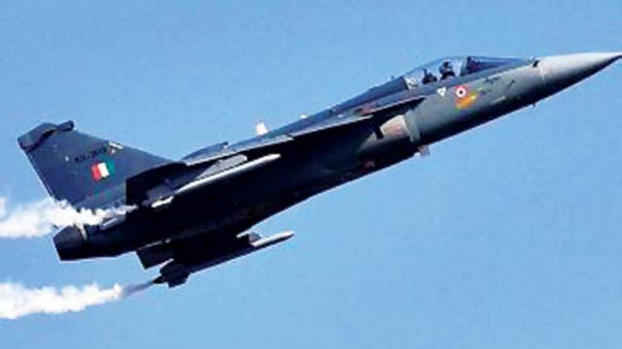 Indian Air Force tests mid-air fuel refilling on Tejas fighter jet for ...