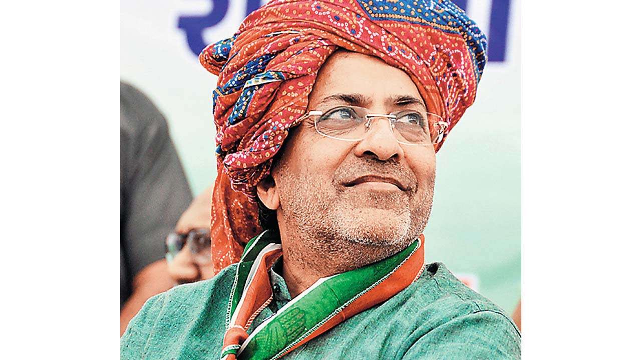 Political flag unfurled from Amul for the first time: Gujarat Congress ...