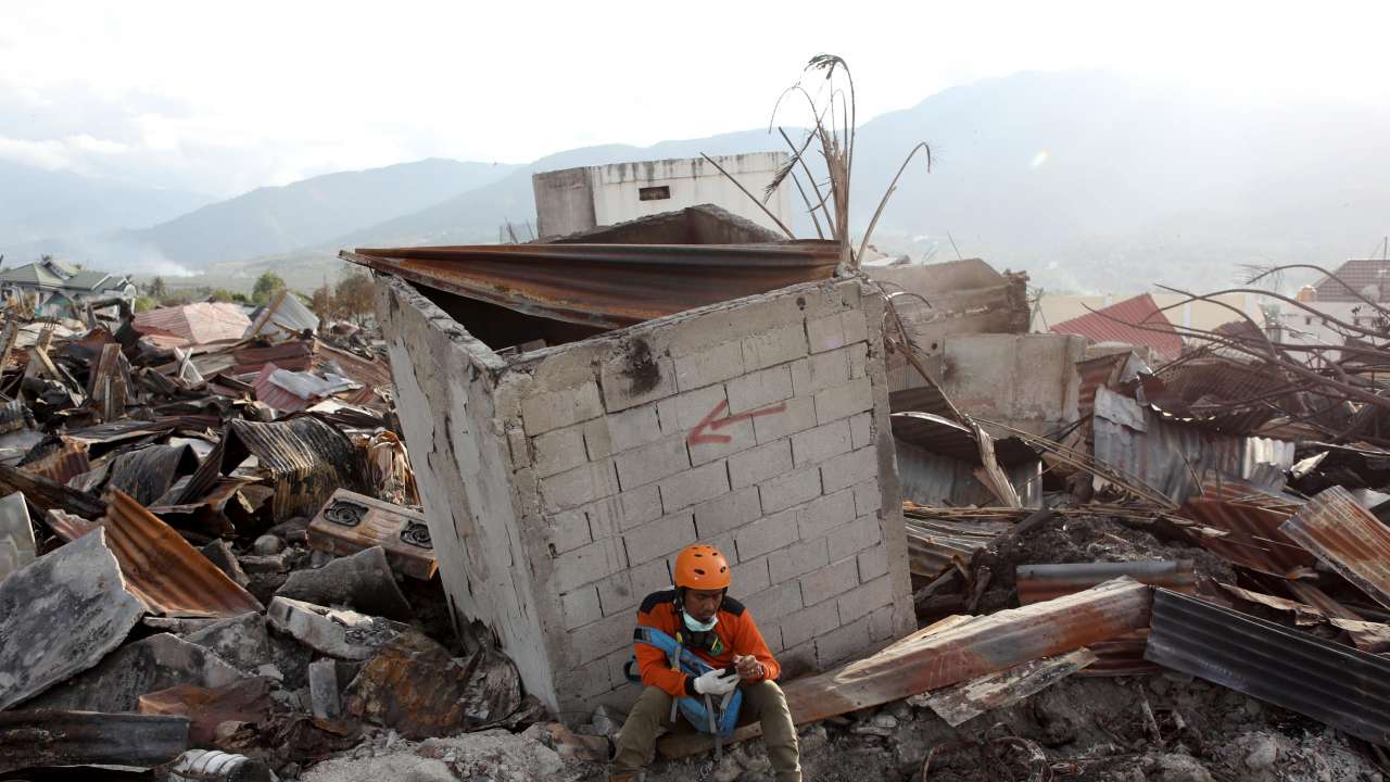Missing Toll Soars To 5 000 In Engulfed Indonesia Quake Neighbourhoods