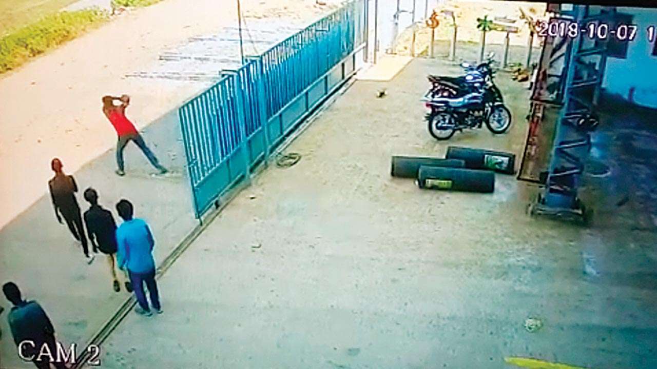Five injured as mob attacks migrant workers in rural Vadodara