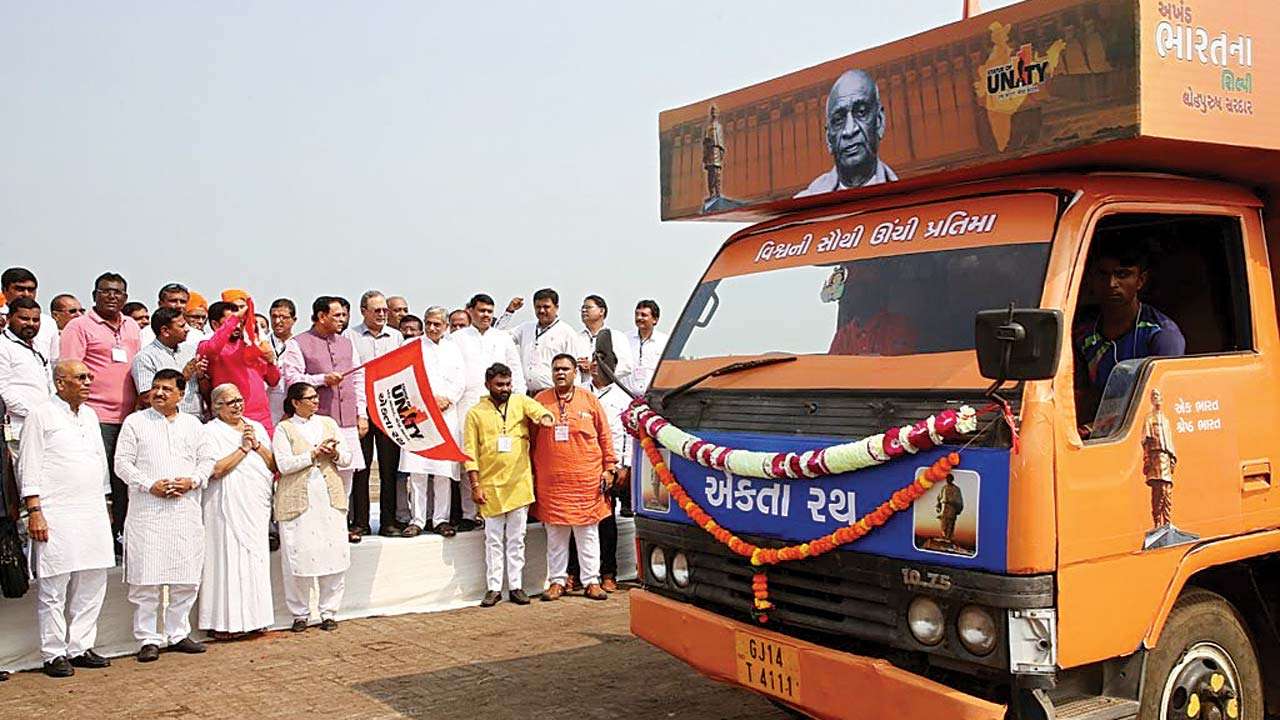 Gujarat CM Vijay Rupani flags Ekta Yatra, hails Sardar Patel, Modi