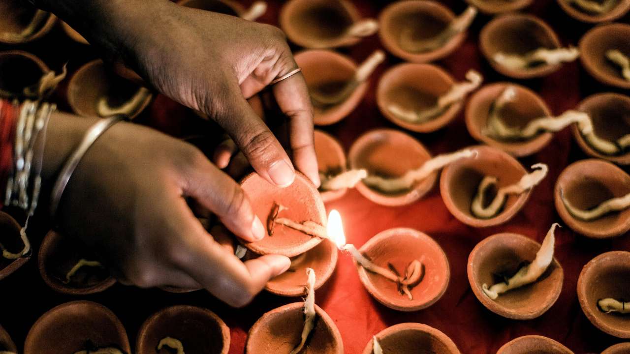 'Deepmala' dazzles Kedarnath shrine on eve of Diwali