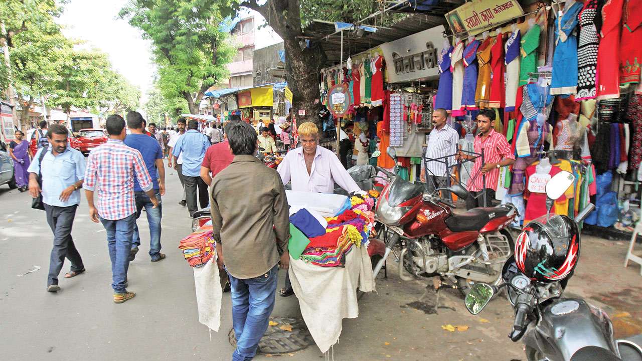 Mumbai: 99,435 hawkers await a place to carry business even as fresh ...