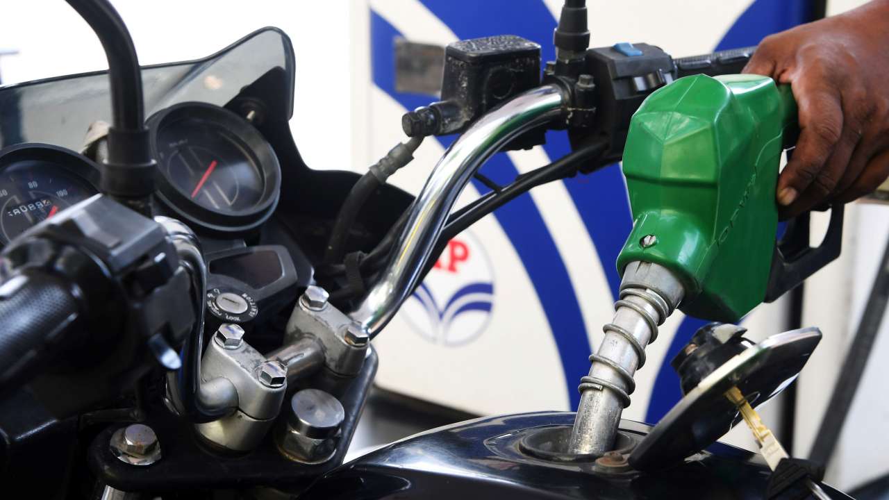 As crude oil price falls, petrol at Rs 75.97/litre in Delhi