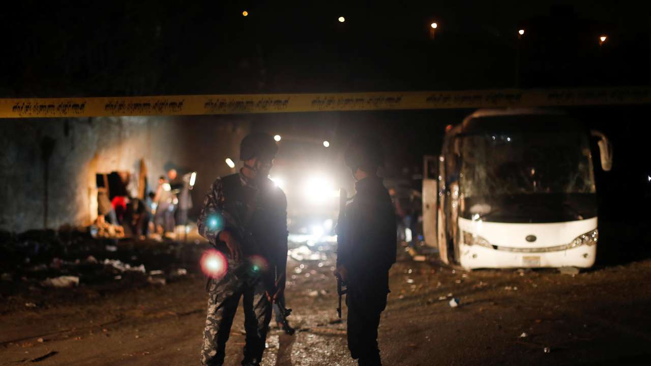 Egypt: Bomb kills three Vietnamese tourists, guide near Giza pyramids