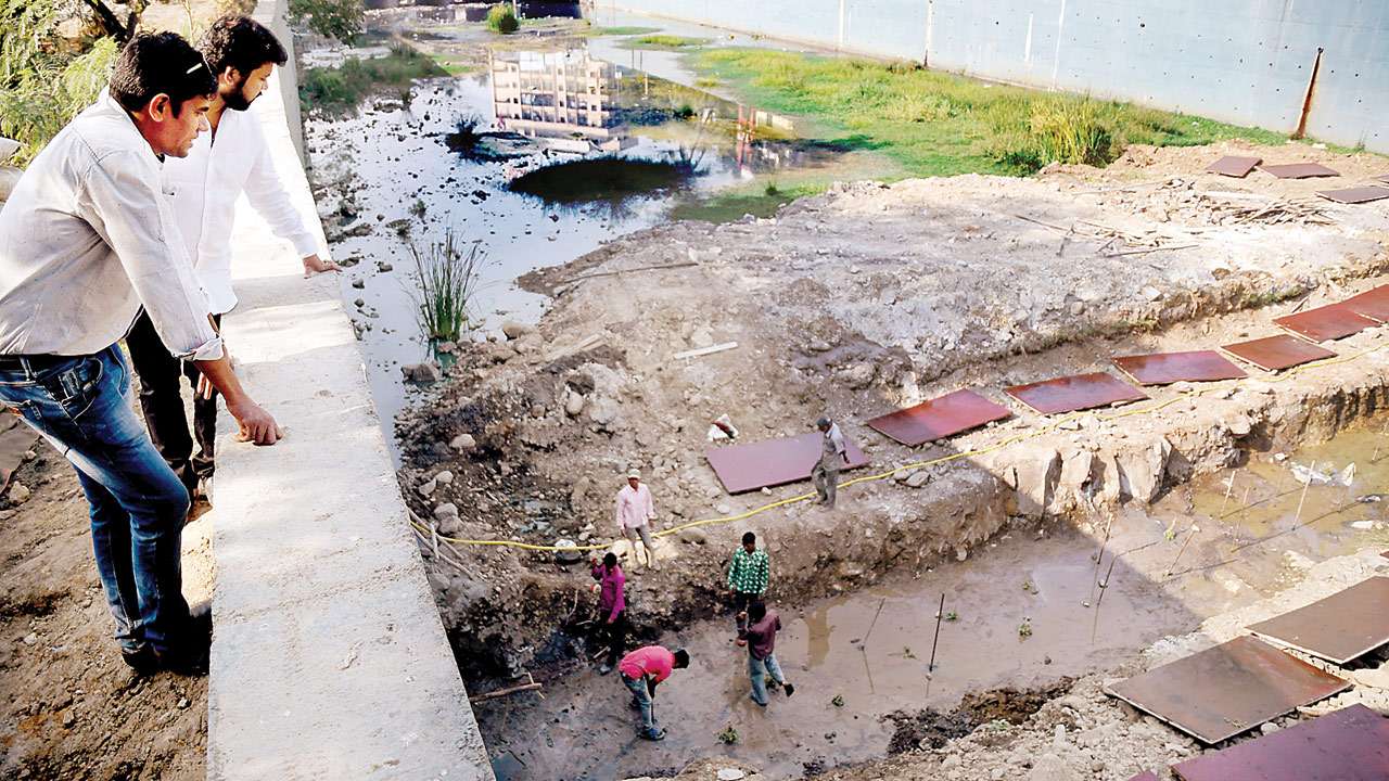 Work on first urban check dam begins on Dahisar river