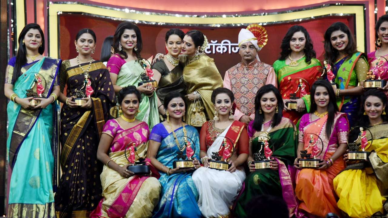 See photos: Rekha teaching Kangana Ranaut how to dance gracefully is ...