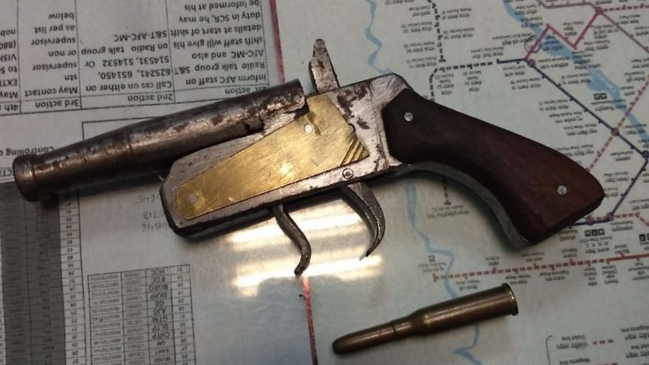 Student of Jamia Millia Islamia held with country-made pistols
